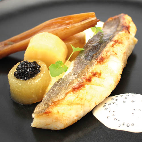 Filet de Saint-Pierre, pomme de terre braisée, sauce Champagne et ...